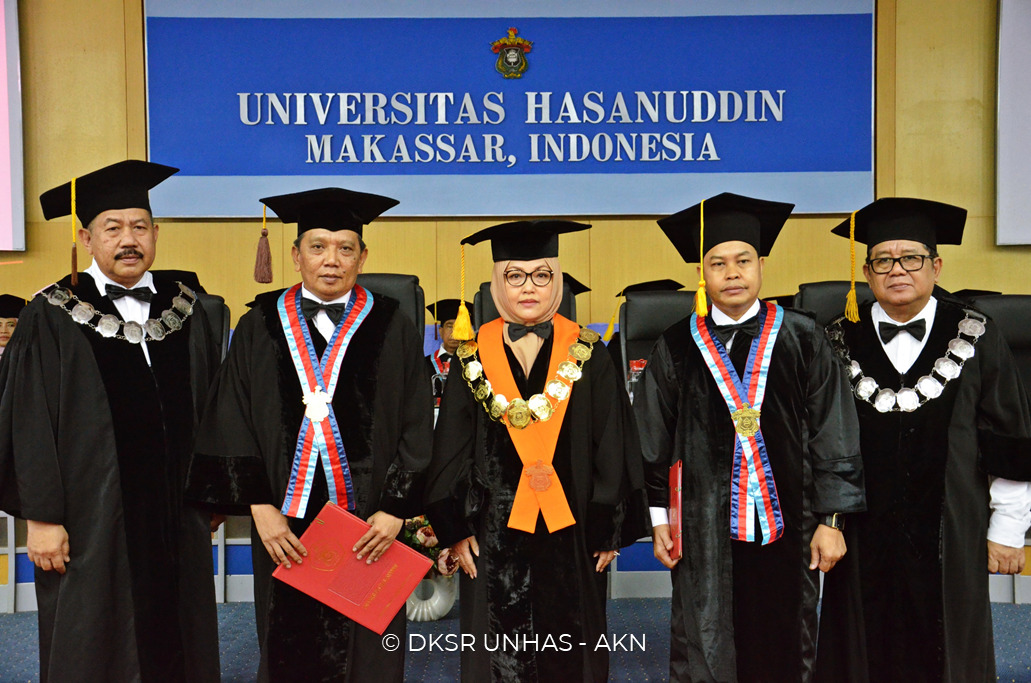 Unhas Kukuhkan Lagi Dua Guru Besar dari Fakultas Peternakan - Hasanuddin University