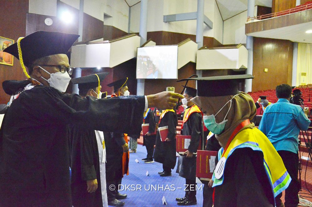 Lulusan Terbaik Unhas Wisuda Periode I Tahap 1 Tahun Akademik 2021/2022 ...