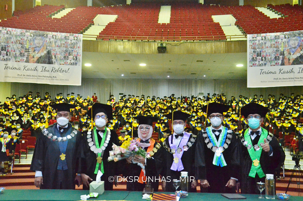 Unhas Gelar Wisuda Periode III Tahap 2 Tahun Akademik 2021/2022 untuk ...