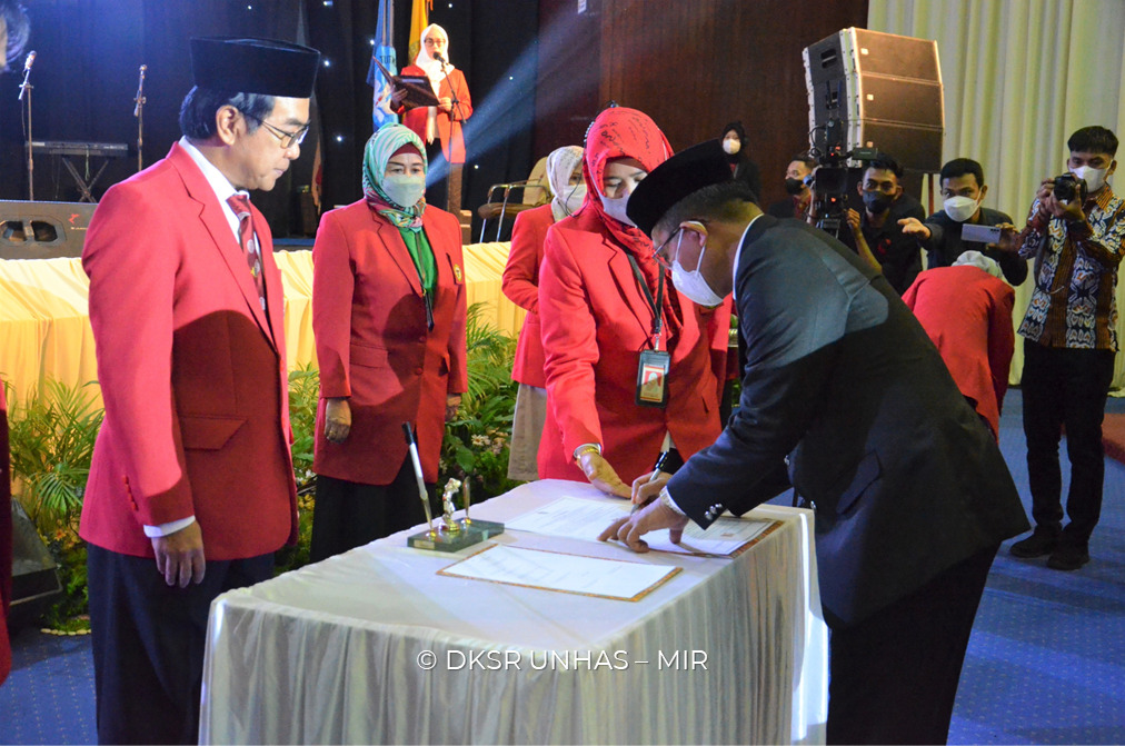 Rektor Unhas Lantik 26 Pejabat Tugas Tambahan Lingkup Unhas - Hasanuddin University