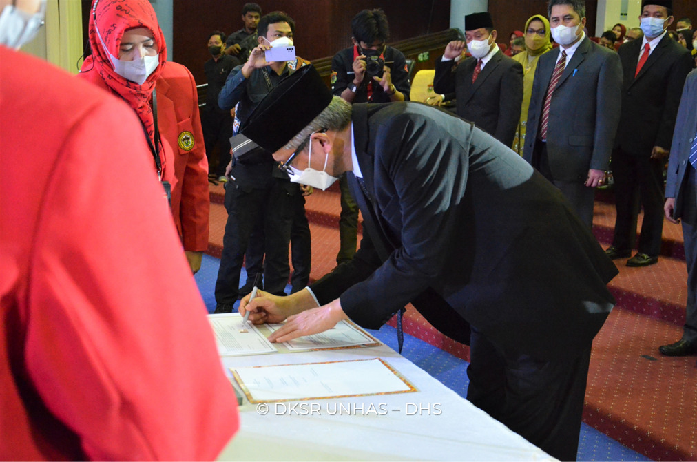 Rektor Unhas Lantik 26 Pejabat Tugas Tambahan Lingkup Unhas - Hasanuddin University