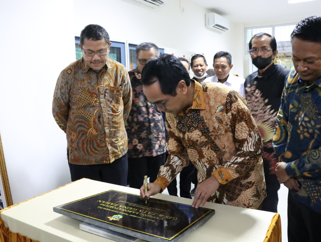 Rektor Unhas Resmikan Gedung Baru dan Launching Perdana Starter Mikroba ...