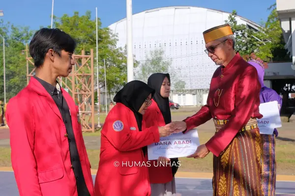 Unhas Serahkan Bantuan Biaya Pendidikan Dana Abadi kepada 86 Mahasiswa ... Unhas Serahkan Bantuan Biaya Pendidikan Dana Abadi kepada 86 Mahasiswa ...
