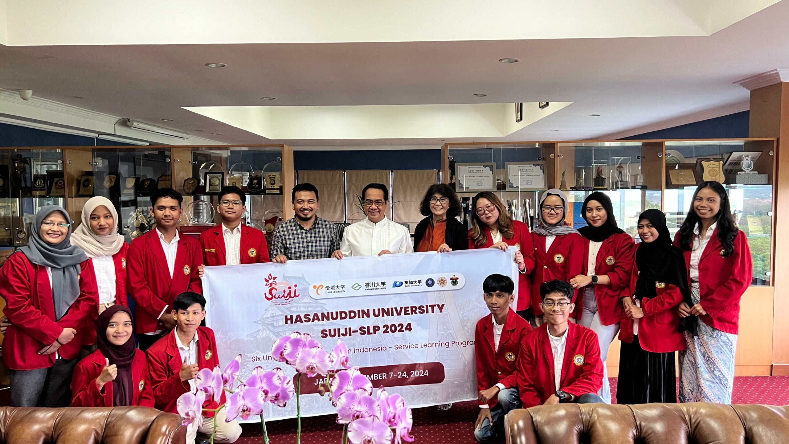 Rektor Unhas Lepas 13 Mahasiswa Program SUIJI - Hasanuddin University