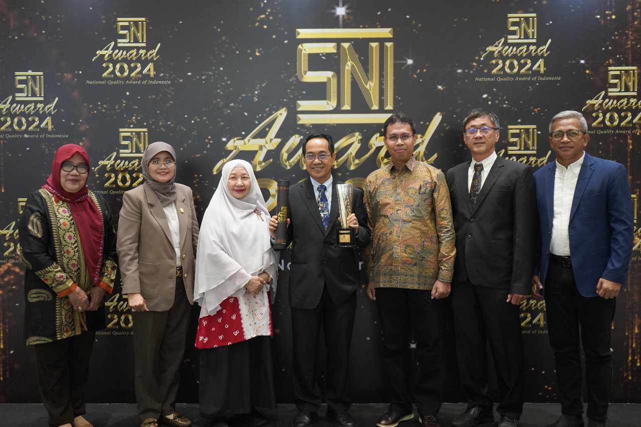 Unhas Pertahankan Emas SNI Award 2024, Bukti Pelayanan Pendidikan ...