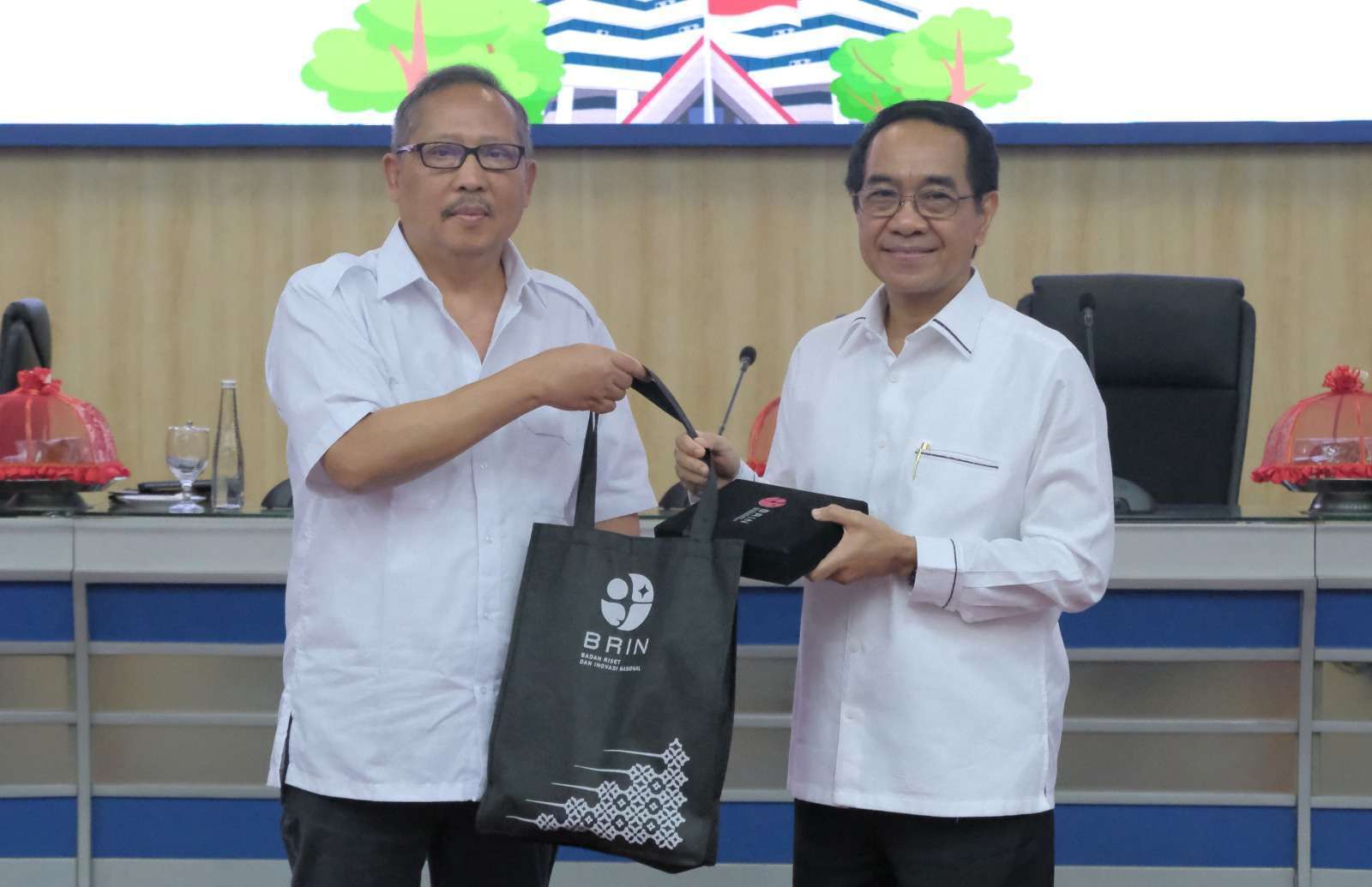 Rektor Prof. JJ: Unhas Siap Jadi Simpul Riset Kolaborasi di Indonesia ...