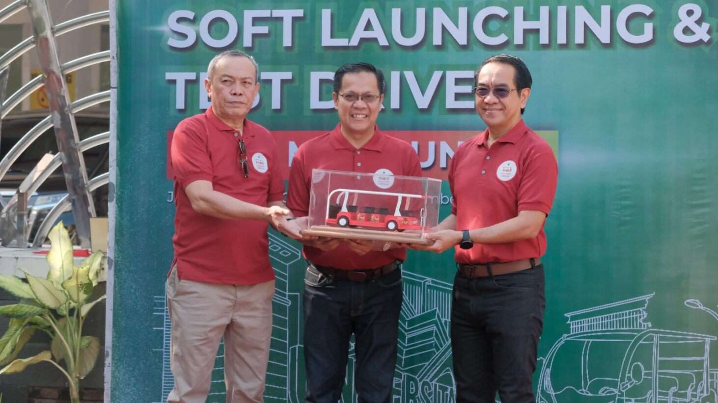 Unhas Perkenalkan ENGI-MOVE, Mobil Listrik Kreasi Fakultas Teknik ...